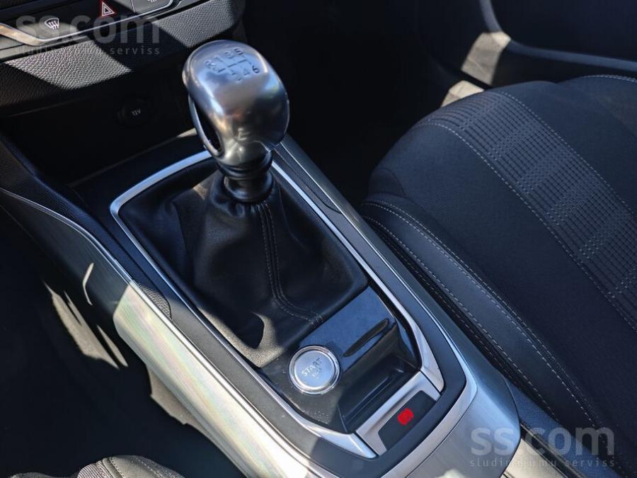 Pelēks Peugeot 308 2018 Ogre, ar dzinēja tilpumu 1.20 L un nobraukumu 107 tūkst. km par 7400 €, foto 24 vietnē AUTOMOTO.COM.LV