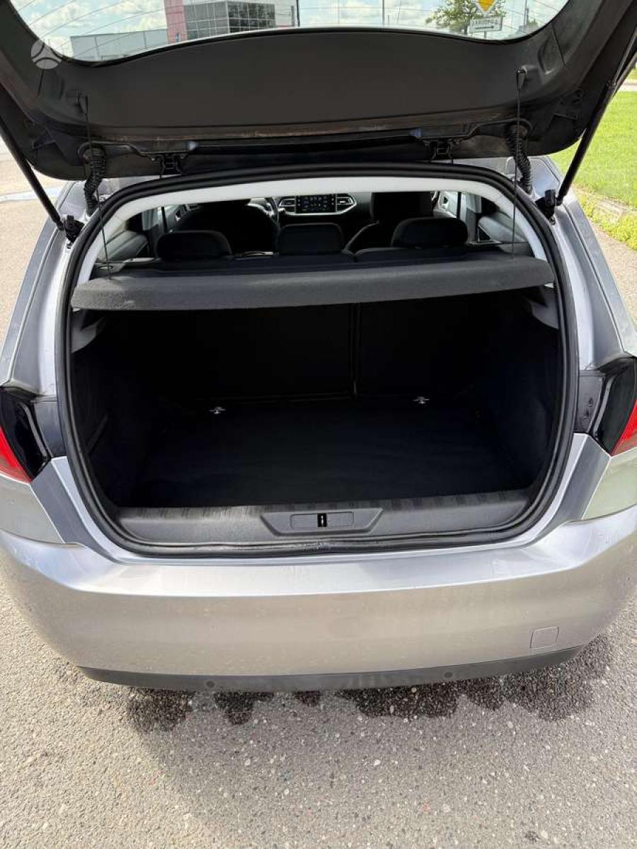 Grey Peugeot 308 2018 in Taurage, with an engine capacity of 1.50 L and mileage of 180 thousand km for 6799 €, photo 6 on AUTOMOTO.COM.LV
