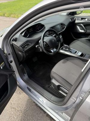 Grey Peugeot 308 2018 in Taurage, with an engine capacity of 1.50 L and mileage of 180 thousand km for 6799 €, photo 11 on AUTOMOTO.COM.LV