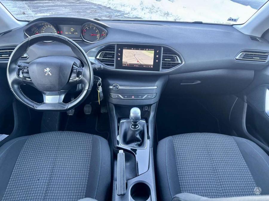 Grey Peugeot 308 2019 in Taurage, with an engine capacity of 1.20 L and mileage of 60 thousand km for 5800 €, photo 15 on AUTOMOTO.COM.LV