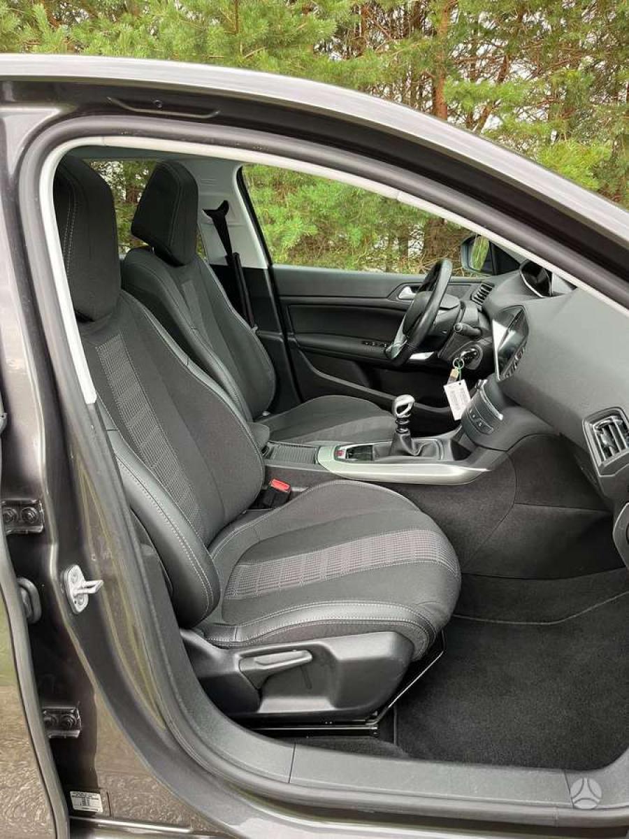 Pelēks Peugeot 308 2019 Utena, ar dzinēja tilpumu 1.20 L un nobraukumu 162 tūkst. km par 6250 €, foto 18 vietnē AUTOMOTO.COM.LV