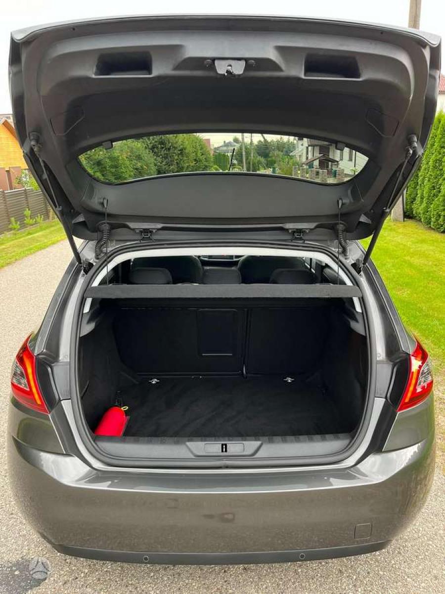 Pelēks Peugeot 308 2019 Utena, ar dzinēja tilpumu 1.20 L un nobraukumu 162 tūkst. km par 6250 €, foto 21 vietnē AUTOMOTO.COM.LV