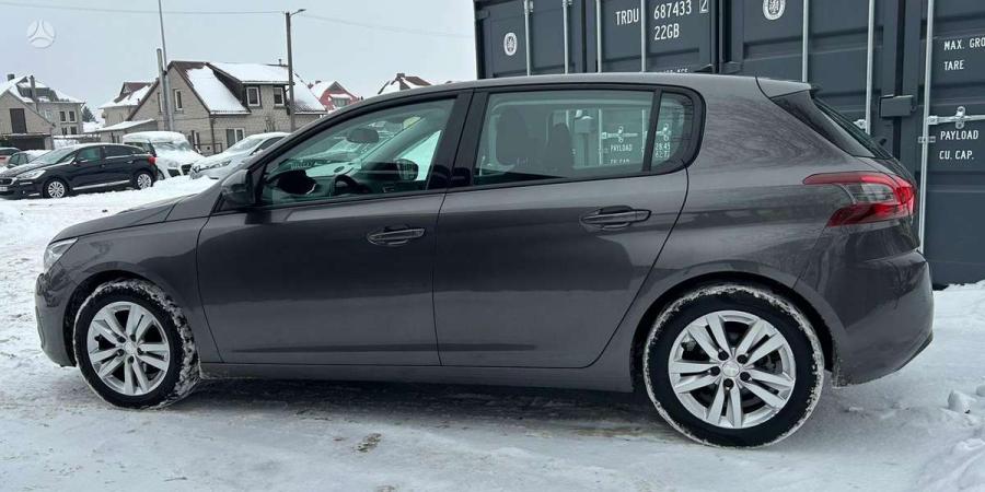 Grey Peugeot 308 2020 in Taurage, with an engine capacity of 1.20 L and mileage of 183 thousand km for 5900 €, photo 4 on AUTOMOTO.COM.LV