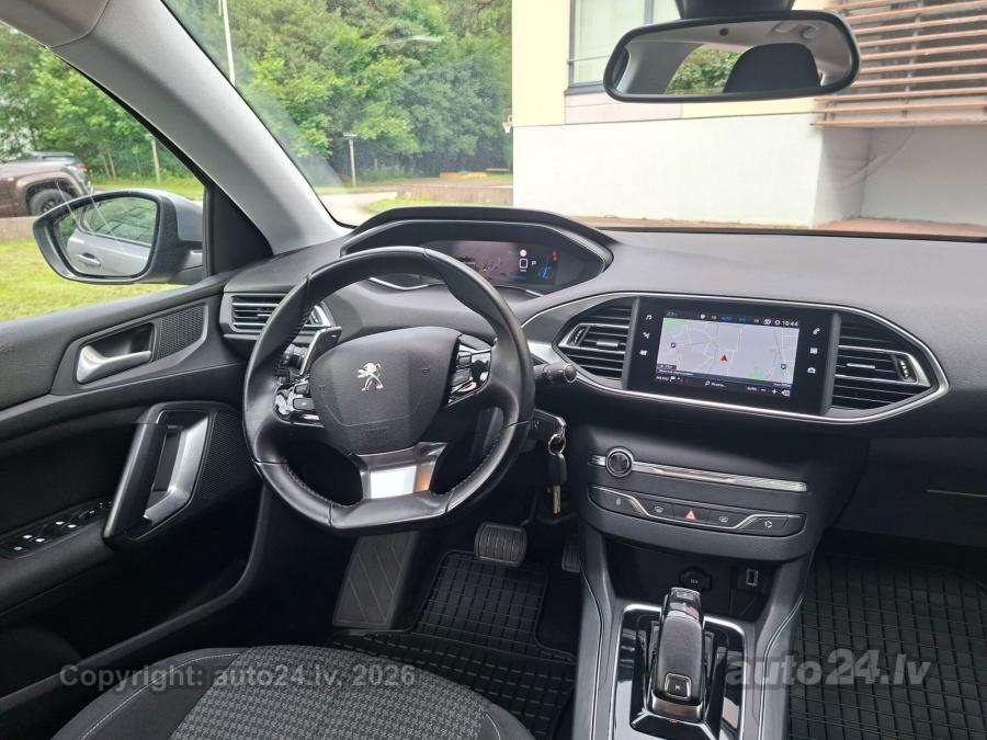Pelēks Peugeot 308 2020 Tallina, ar dzinēja tilpumu 1.50 L un nobraukumu 103 tūkst. km par 9990 €, foto 12 vietnē AUTOMOTO.COM.LV