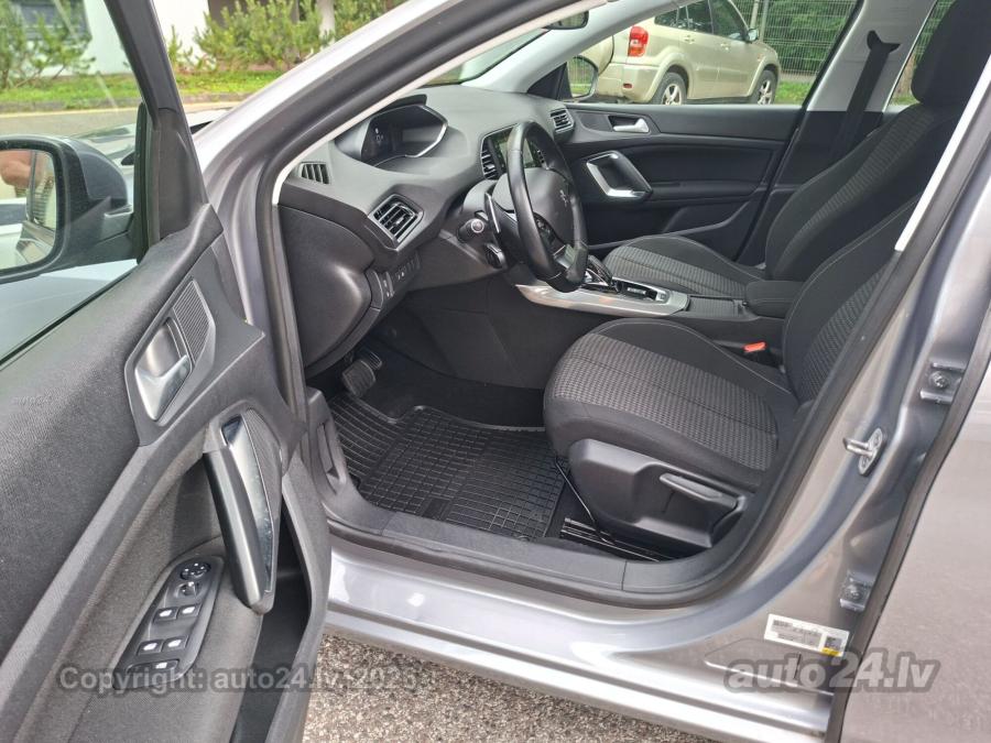Pelēks Peugeot 308 2020 Tallina, ar dzinēja tilpumu 1.50 L un nobraukumu 103 tūkst. km par 9990 €, foto 13 vietnē AUTOMOTO.COM.LV