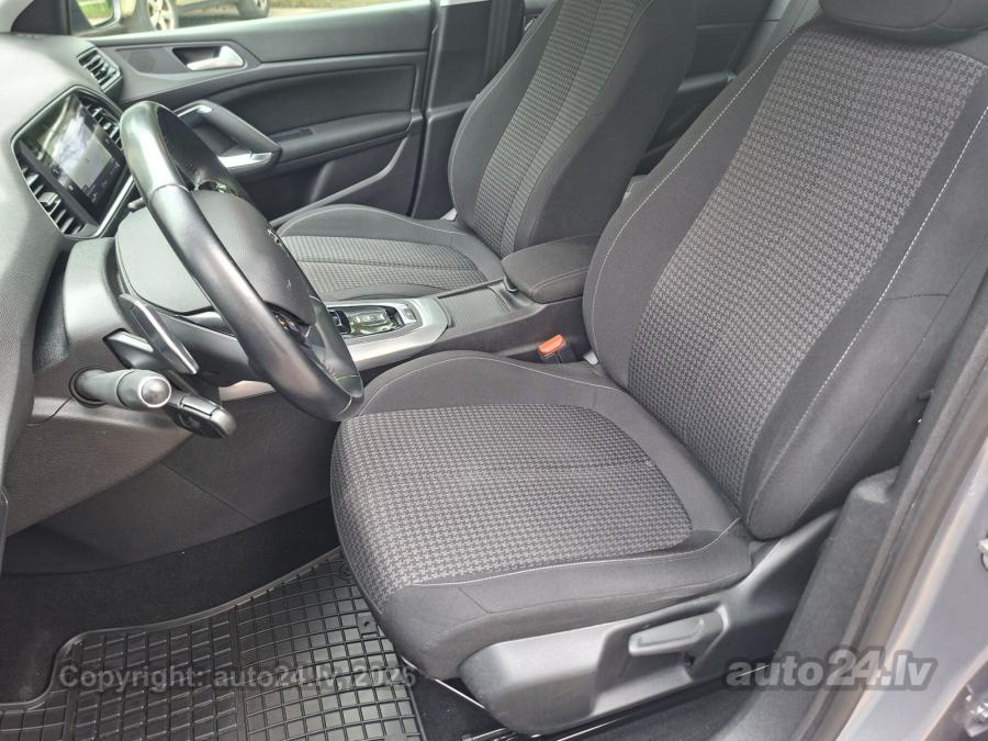 Pelēks Peugeot 308 2020 Tallina, ar dzinēja tilpumu 1.50 L un nobraukumu 103 tūkst. km par 9990 €, foto 14 vietnē AUTOMOTO.COM.LV