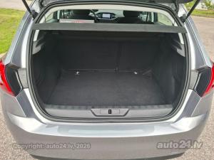 Pelēks Peugeot 308 2020 Tallina, ar dzinēja tilpumu 1.50 L un nobraukumu 103 tūkst. km par 9990 €, foto 18 vietnē AUTOMOTO.COM.LV