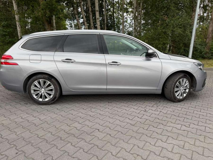 Pelēks Peugeot 308 2020 Viļņa, ar dzinēja tilpumu 1.50 L un nobraukumu 182 tūkst. km par 7900 €, foto 4 vietnē AUTOMOTO.COM.LV