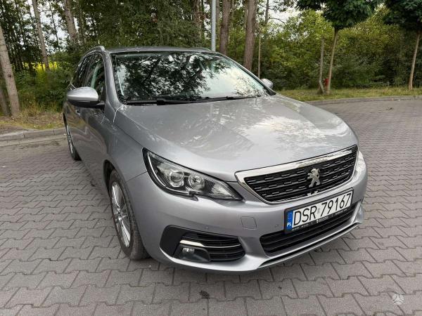 Peugeot 308 2020 in Vilnius on AUTOMOTO.COM.LV Grey Peugeot 308 2020 in Vilnius, with an engine capacity of 1.50 L and mileage of 182 thousand km for 7900 €, photo 8 on AUTOMOTO.COM.LV