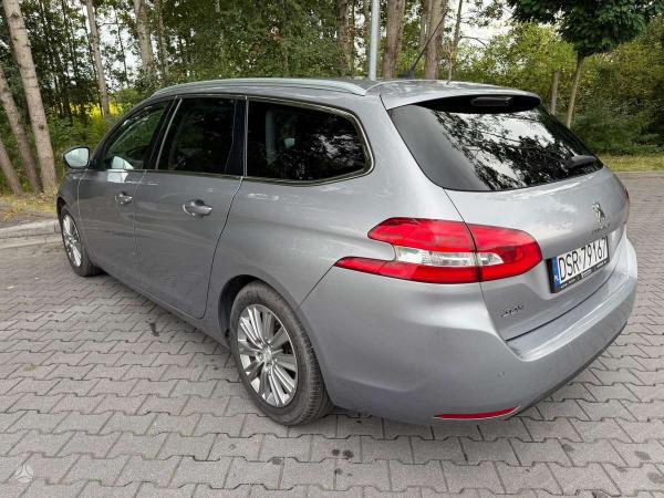 Peugeot 308 2020 in Vilnius on AUTOMOTO.COM.LV Grey Peugeot 308 2020 in Vilnius, with an engine capacity of 1.50 L and mileage of 182 thousand km for 7900 €, photo 9 on AUTOMOTO.COM.LV