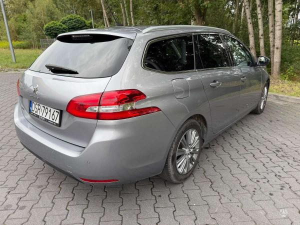 Peugeot 308 2020 in Vilnius on AUTOMOTO.COM.LV Grey Peugeot 308 2020 in Vilnius, with an engine capacity of 1.50 L and mileage of 182 thousand km for 7900 €, photo 10 on AUTOMOTO.COM.LV