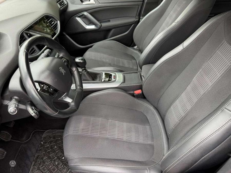 Pelēks Peugeot 308 2020 Viļņa, ar dzinēja tilpumu 1.50 L un nobraukumu 182 tūkst. km par 7900 €, foto 20 vietnē AUTOMOTO.COM.LV