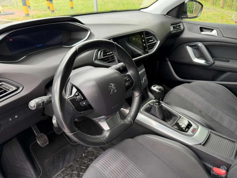 Pelēks Peugeot 308 2020 Viļņa, ar dzinēja tilpumu 1.50 L un nobraukumu 182 tūkst. km par 7900 €, foto 22 vietnē AUTOMOTO.COM.LV