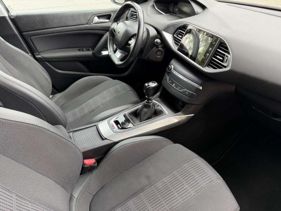 Pelēks Peugeot 308 2020 Viļņa, ar dzinēja tilpumu 1.50 L un nobraukumu 182 tūkst. km par 7900 €, foto 25 vietnē AUTOMOTO.COM.LV