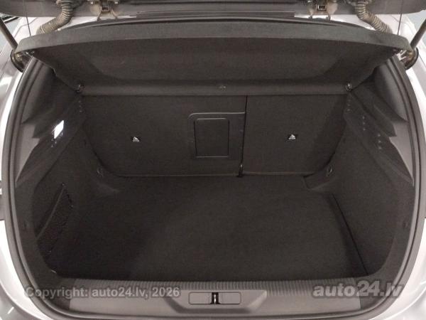 Grey Peugeot 308 2023 in Tallinn, with an engine capacity of 0.00 L and mileage of 57 thousand km for 21990 €, photo 8 on AUTOMOTO.COM.LV