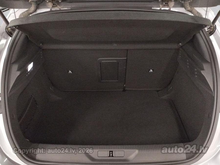 Grey Peugeot 308 2023 in Tallinn, with an engine capacity of 0.00 L and mileage of 57 thousand km for 21990 €, photo 9 on AUTOMOTO.COM.LV