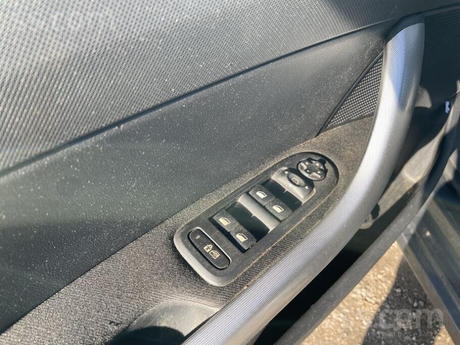 Grey Peugeot 308 2008 in Riga, with an engine capacity of 1.60 L and mileage of 260 thousand km for 1990 €, photo 31 on AUTOMOTO.COM.LV
