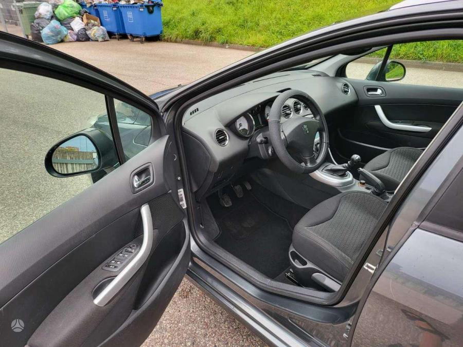 Grey Peugeot 308 2008 in Alytus, with an engine capacity of 1.60 L and mileage of 201 thousand km for 2460 €, photo 8 on AUTOMOTO.COM.LV