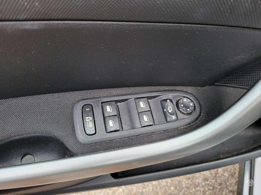 Grey Peugeot 308 2008 in Alytus, with an engine capacity of 1.60 L and mileage of 201 thousand km for 2460 €, photo 15 on AUTOMOTO.COM.LV