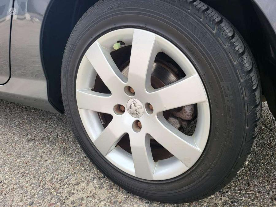 Grey Peugeot 308 2008 in Alytus, with an engine capacity of 1.60 L and mileage of 201 thousand km for 2460 €, photo 24 on AUTOMOTO.COM.LV