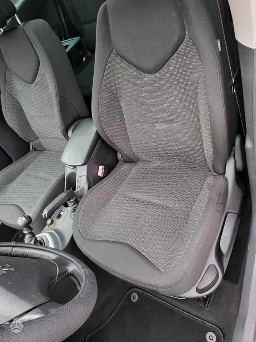 Grey Peugeot 308 2008 in Alytus, with an engine capacity of 1.60 L and mileage of 201 thousand km for 2460 €, photo 34 on AUTOMOTO.COM.LV