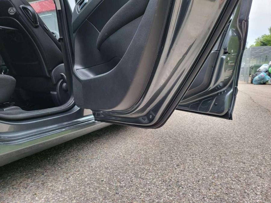 Grey Peugeot 308 2008 in Alytus, with an engine capacity of 1.60 L and mileage of 201 thousand km for 2460 €, photo 36 on AUTOMOTO.COM.LV