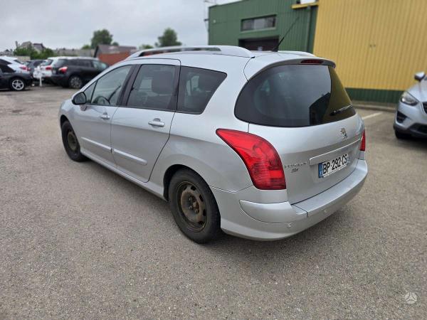 Grey Peugeot 308 2011 in Taurage, with an engine capacity of 1.56 L and mileage of 303 thousand km for 2300 €, photo 3 on AUTOMOTO.COM.LV