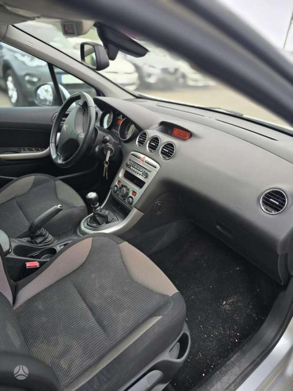 Grey Peugeot 308 2011 in Taurage, with an engine capacity of 1.56 L and mileage of 303 thousand km for 2300 €, photo 9 on AUTOMOTO.COM.LV