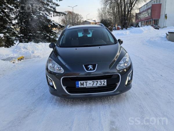 Grey Peugeot 308 2012 in Jekabpils, with an engine capacity of 1.60 L and mileage of 291 thousand km for 2490 €, photo 2 on AUTOMOTO.COM.LV