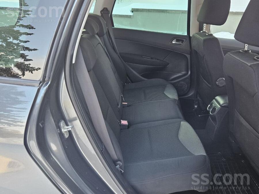 Grey Peugeot 308 2012 in Jekabpils, with an engine capacity of 1.60 L and mileage of 291 thousand km for 2490 €, photo 18 on AUTOMOTO.COM.LV