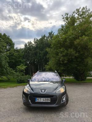 Grey Peugeot 308 2012 in Valmiera, with an engine capacity of 1.60 L and mileage of 421 thousand km for 1350 €, photo 3 on AUTOMOTO.COM.LV