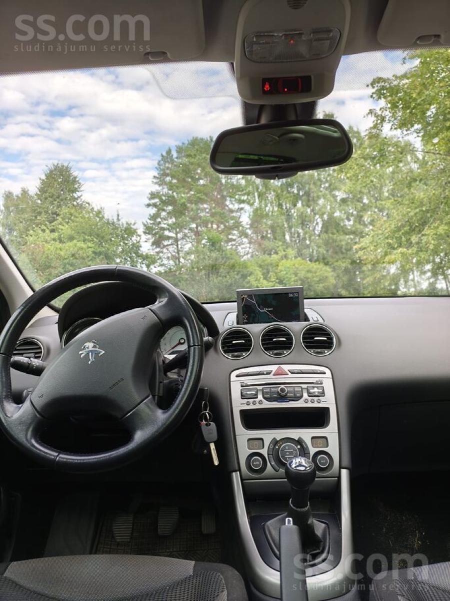 Grey Peugeot 308 2012 in Valmiera, with an engine capacity of 1.60 L and mileage of 421 thousand km for 1350 €, photo 6 on AUTOMOTO.COM.LV