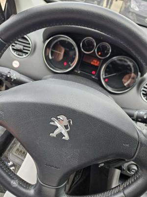Grey Peugeot 308 2012 in Utena, with an engine capacity of 1.56 L and mileage of 165 thousand km for 2299 €, photo 8 on AUTOMOTO.COM.LV