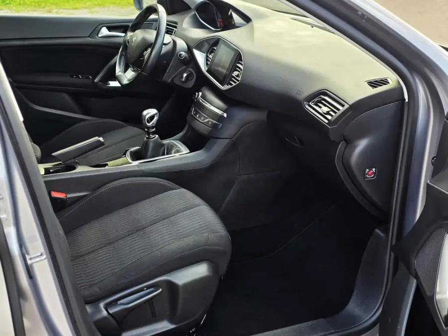 Pelēks Peugeot 308 2014 Grobiņa, ar dzinēja tilpumu 1.60 L un nobraukumu 134 tūkst. km par 5800 €, foto 14 vietnē AUTOMOTO.COM.LV