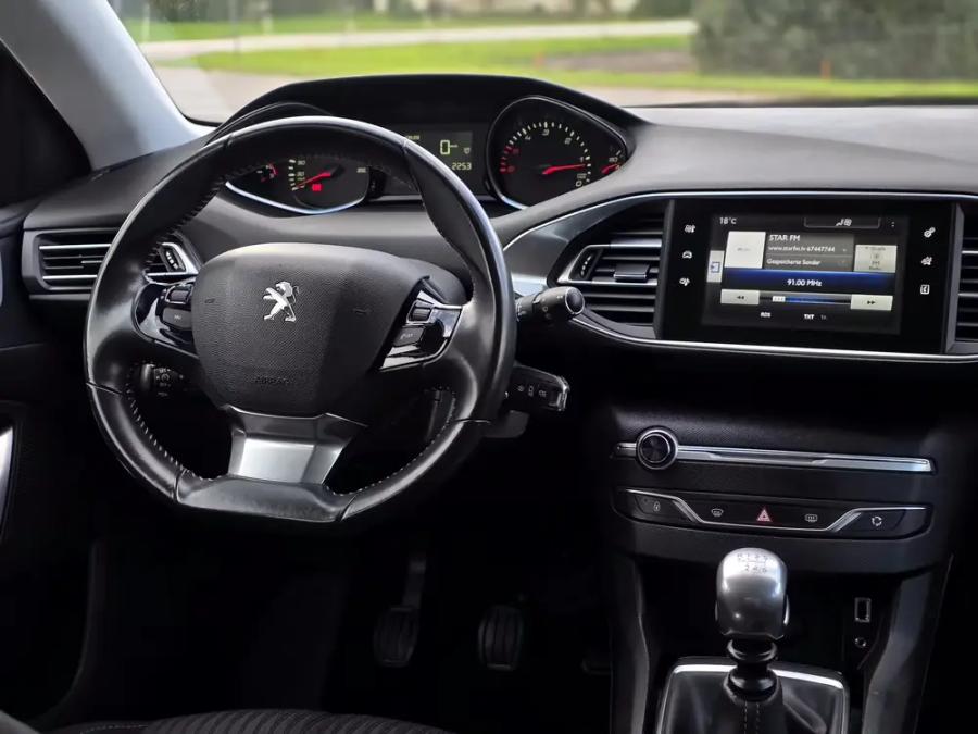 Pelēks Peugeot 308 2014 Grobiņa, ar dzinēja tilpumu 1.60 L un nobraukumu 134 tūkst. km par 5800 €, foto 16 vietnē AUTOMOTO.COM.LV