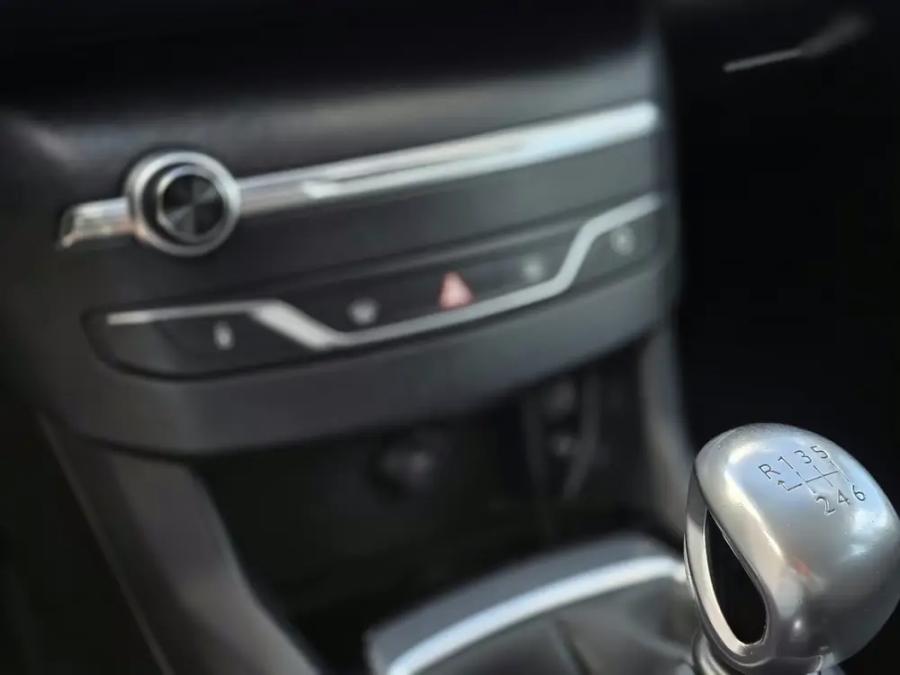 Pelēks Peugeot 308 2014 Grobiņa, ar dzinēja tilpumu 1.60 L un nobraukumu 134 tūkst. km par 5800 €, foto 22 vietnē AUTOMOTO.COM.LV