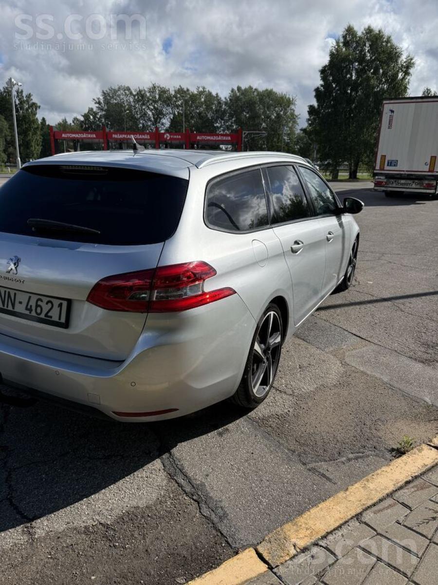 Pelēks Peugeot 308 2014 Rīga, ar dzinēja tilpumu 1.60 L un nobraukumu 272 tūkst. km par 3900 €, foto 4 vietnē AUTOMOTO.COM.LV