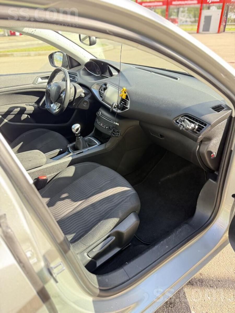 Pelēks Peugeot 308 2014 Rīga, ar dzinēja tilpumu 1.60 L un nobraukumu 272 tūkst. km par 3900 €, foto 12 vietnē AUTOMOTO.COM.LV