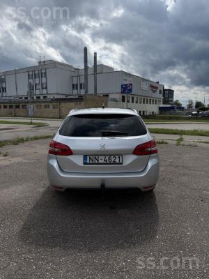 Grey Peugeot 308 2014 in Riga, with an engine capacity of 1.60 L and mileage of 273 thousand km for 3750 €, photo 4 on AUTOMOTO.COM.LV
