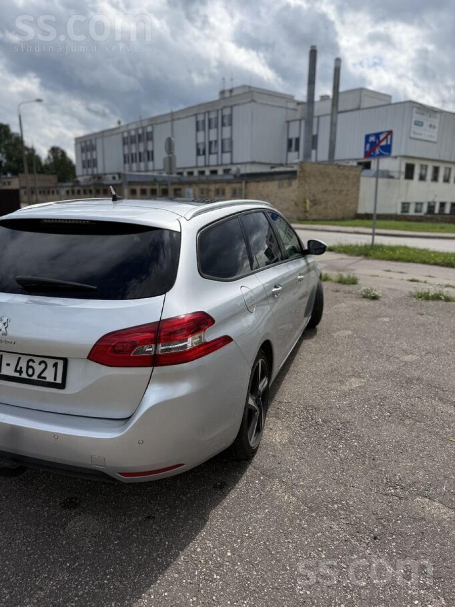 Grey Peugeot 308 2014 in Riga, with an engine capacity of 1.60 L and mileage of 273 thousand km for 3750 €, photo 6 on AUTOMOTO.COM.LV