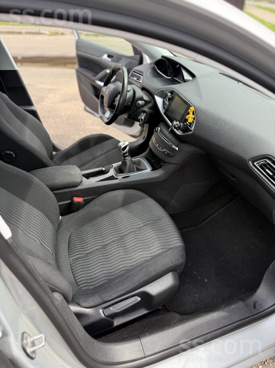 Grey Peugeot 308 2014 in Riga, with an engine capacity of 1.60 L and mileage of 273 thousand km for 3750 €, photo 10 on AUTOMOTO.COM.LV
