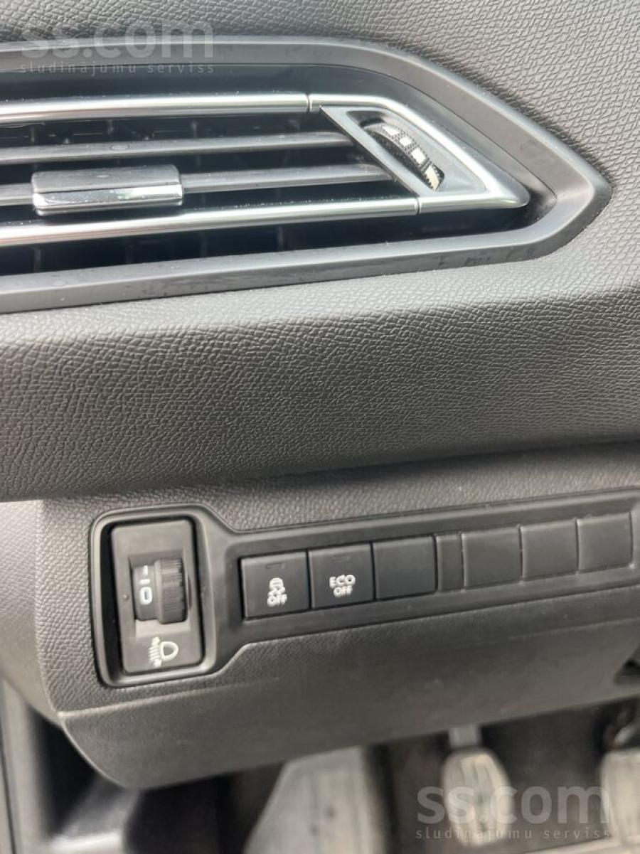 Pelēks Peugeot 308 2014 Rīga, ar dzinēja tilpumu 1.20 L un nobraukumu 161 tūkst. km par 4400 €, foto 18 vietnē AUTOMOTO.COM.LV
