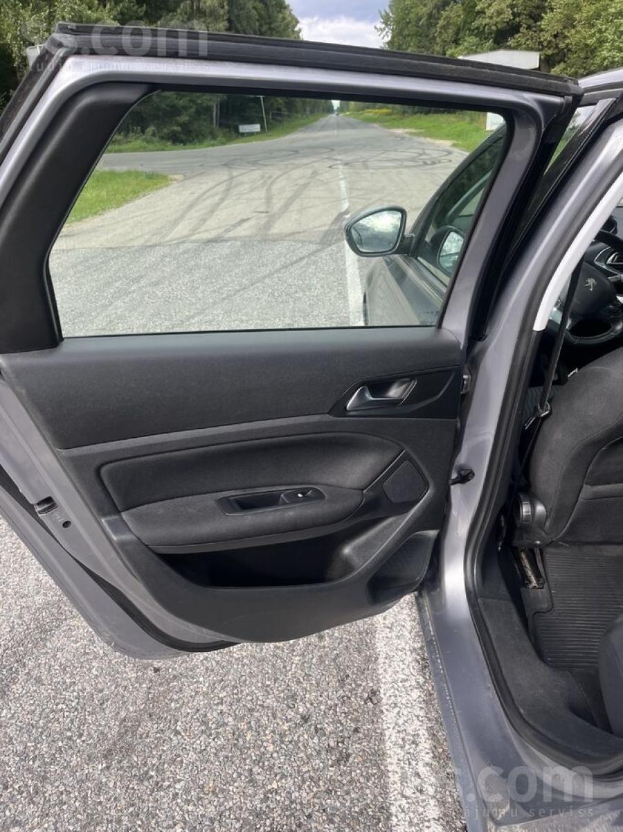 Pelēks Peugeot 308 2014 Rīga, ar dzinēja tilpumu 1.20 L un nobraukumu 161 tūkst. km par 4400 €, foto 23 vietnē AUTOMOTO.COM.LV