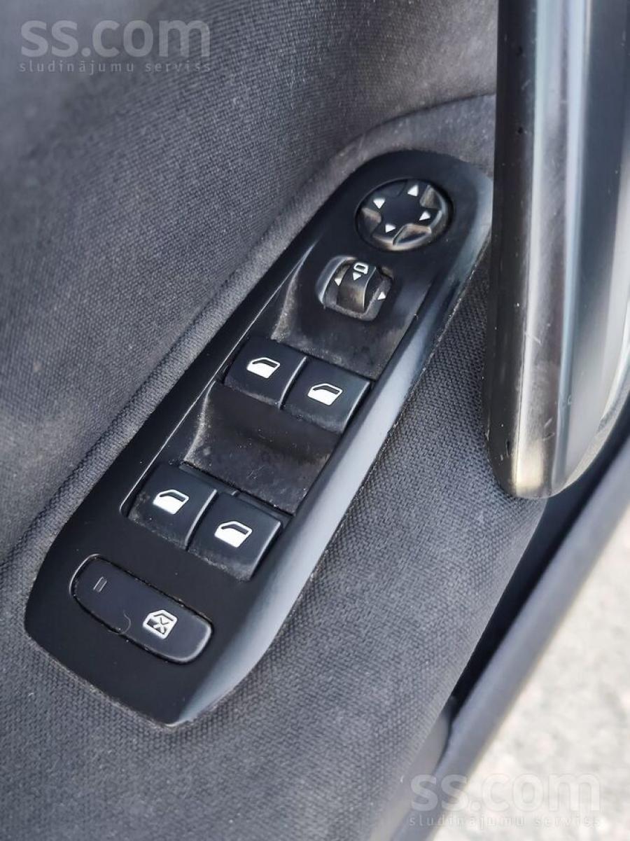 Grey Peugeot 308 2014 in Riga, with an engine capacity of 1.60 L and mileage of 216 thousand km for 5150 €, photo 10 on AUTOMOTO.COM.LV