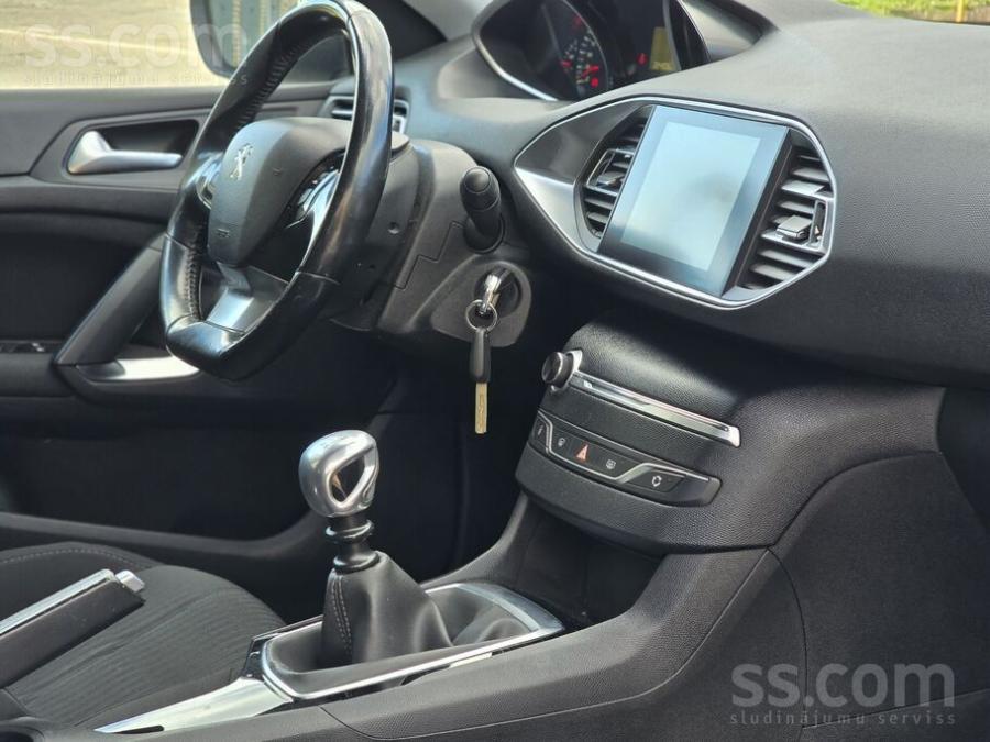 Grey Peugeot 308 2015 in Liepaja, with an engine capacity of 1.60 L and mileage of 225 thousand km for 4890 €, photo 10 on AUTOMOTO.COM.LV