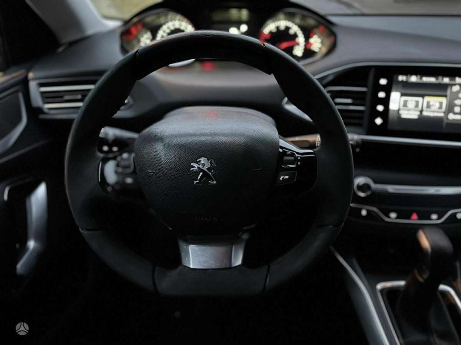 Pelēks Peugeot 308 2015 Viļņa, ar dzinēja tilpumu 2.00 L un nobraukumu 245 tūkst. km par 4850 €, foto 19 vietnē AUTOMOTO.COM.LV