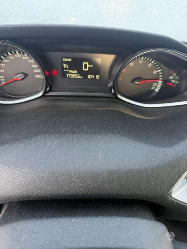 Grey Peugeot 308 2015 in Jurbarkas, with an engine capacity of 1.20 L and mileage of 170 thousand km for 3999 €, photo 11 on AUTOMOTO.COM.LV