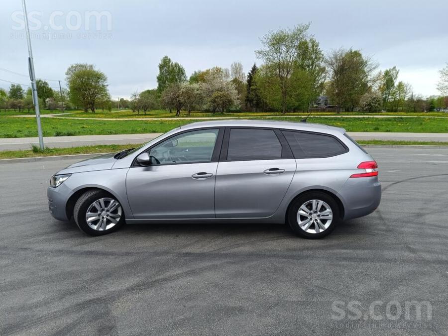 Grey Peugeot 308 2015 in Riga, with an engine capacity of 1.60 L and mileage of 228 thousand km for 3750 €, photo 3 on AUTOMOTO.COM.LV