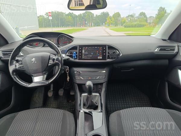 Grey Peugeot 308 2015 in Riga, with an engine capacity of 1.60 L and mileage of 228 thousand km for 3750 €, photo 4 on AUTOMOTO.COM.LV