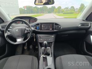 Grey Peugeot 308 2015 in Riga, with an engine capacity of 1.60 L and mileage of 228 thousand km for 3750 €, photo 5 on AUTOMOTO.COM.LV